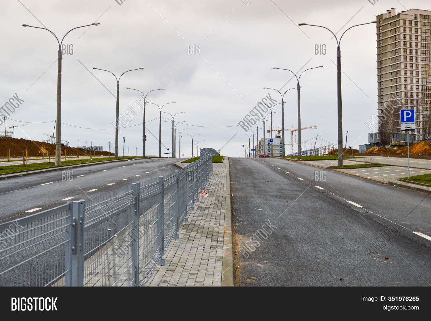 Imagen y foto Large Wide Asphalt (prueba gratis) | Bigstock
