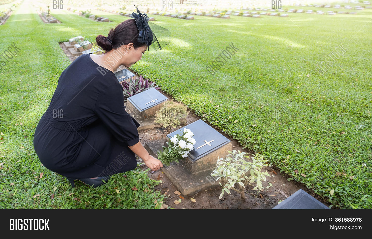 Mourning Young Woman Image & Photo (Free Trial) | Bigstock