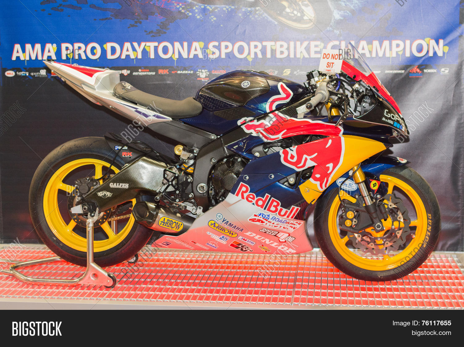Red Bull Yamaha Yzf-r6 Image & Photo (Free Trial) | Bigstock