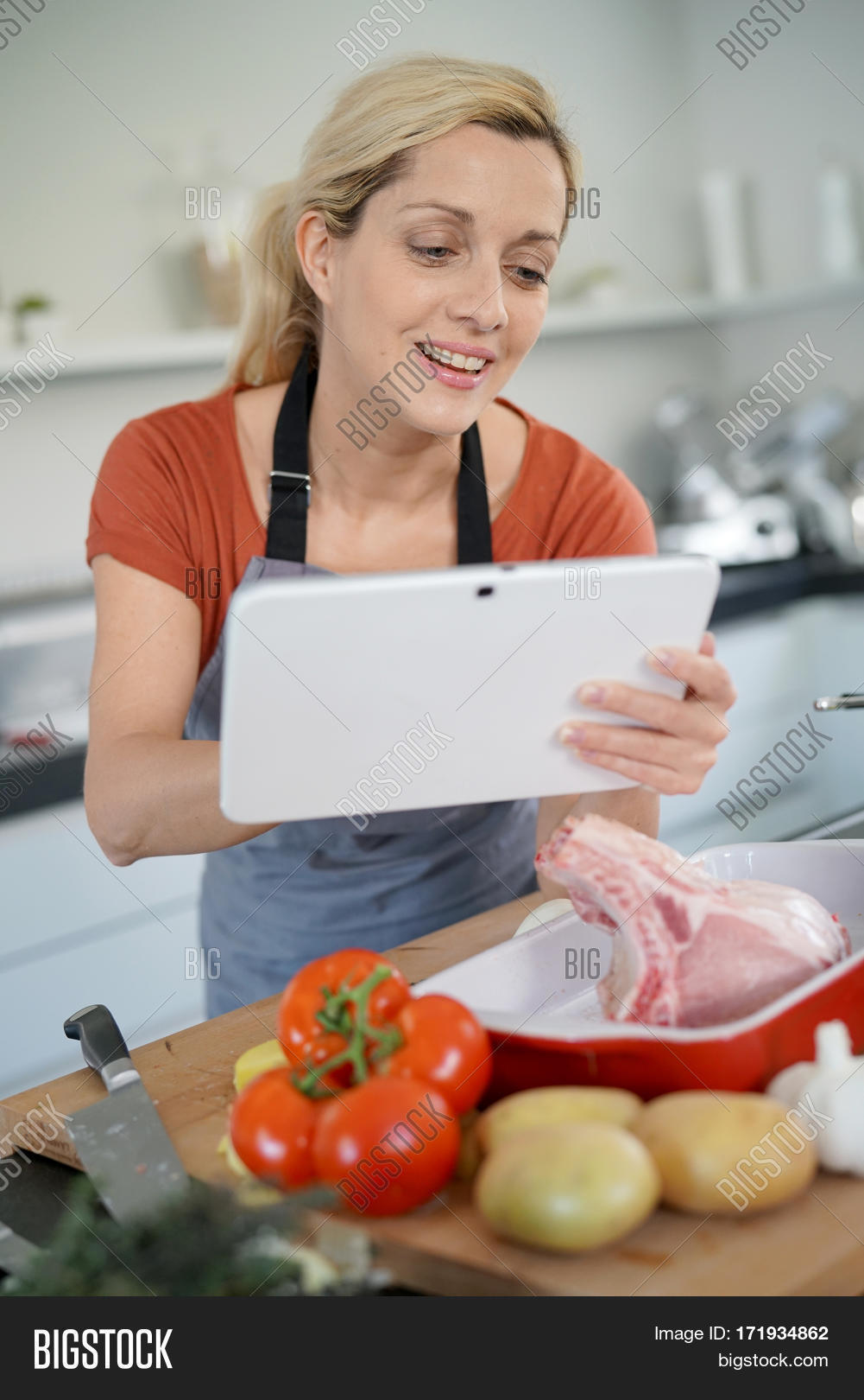 Woman Domestic Kitchen Image & Photo (Free Trial) | Bigstock