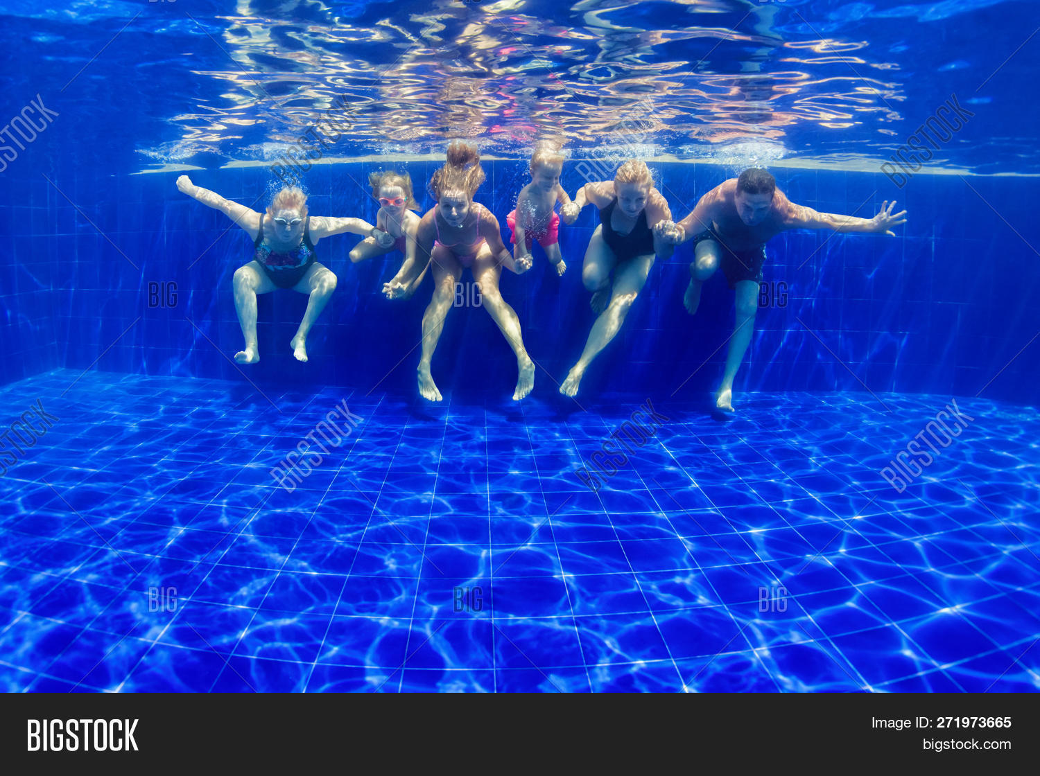 Happy Family Swimming Image & Photo (Free Trial) | Bigstock