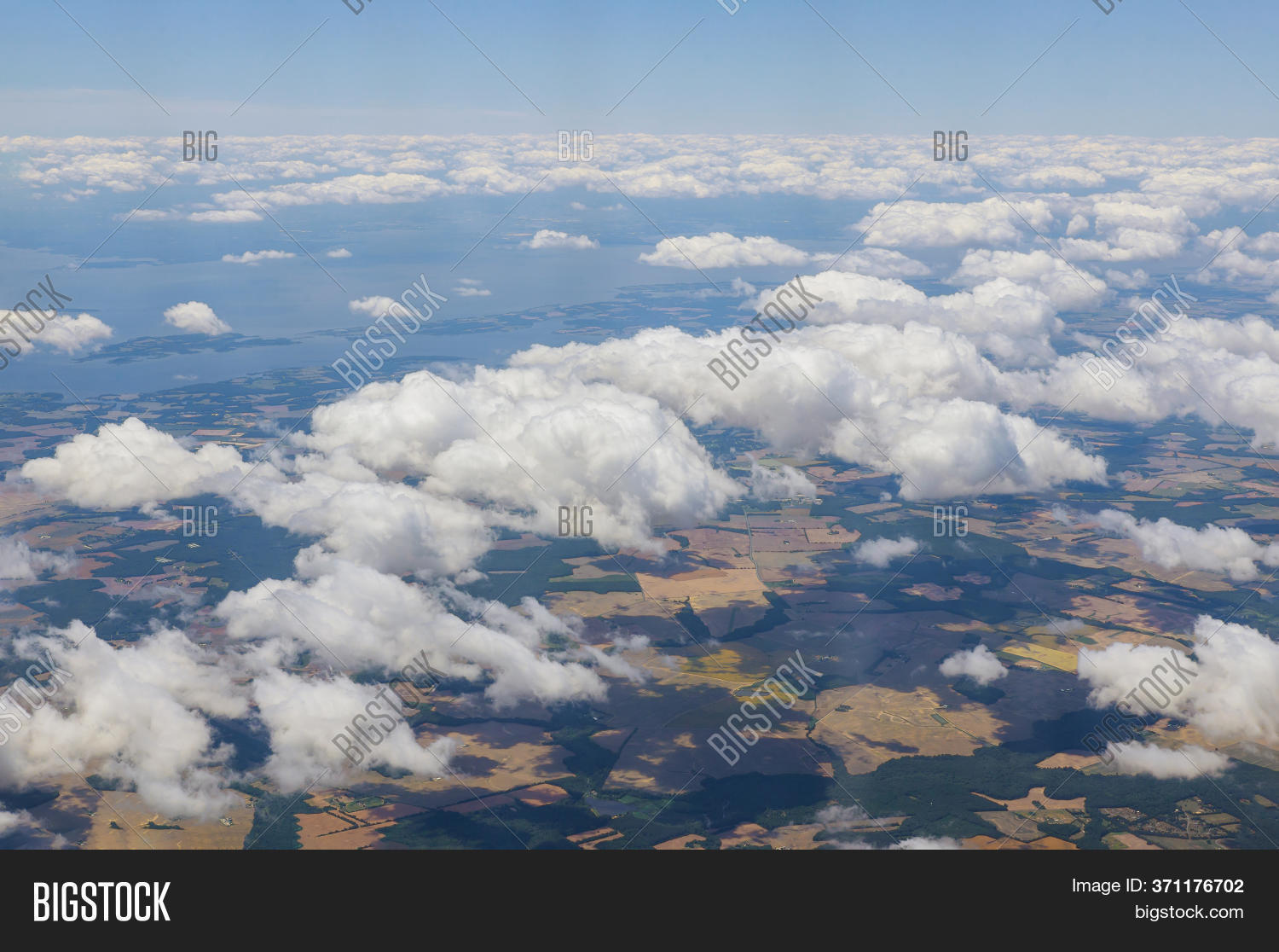 Airplane Flying Above Image & Photo (Free Trial) | Bigstock