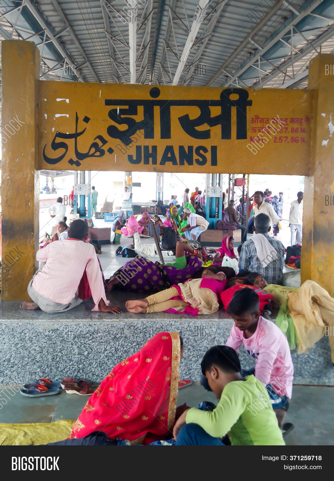 Migrants Workers Image & Photo (Free Trial) | Bigstock