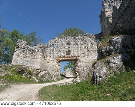 Entrance Gate Medieval Image & Photo (Free Trial) | Bigstock