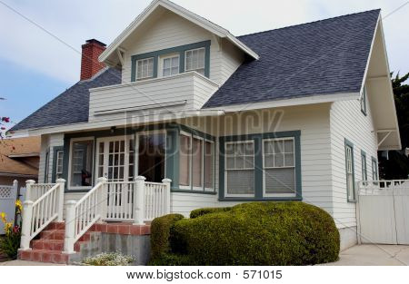 House Images, Illustrations & Vectors (Free) - Bigstock