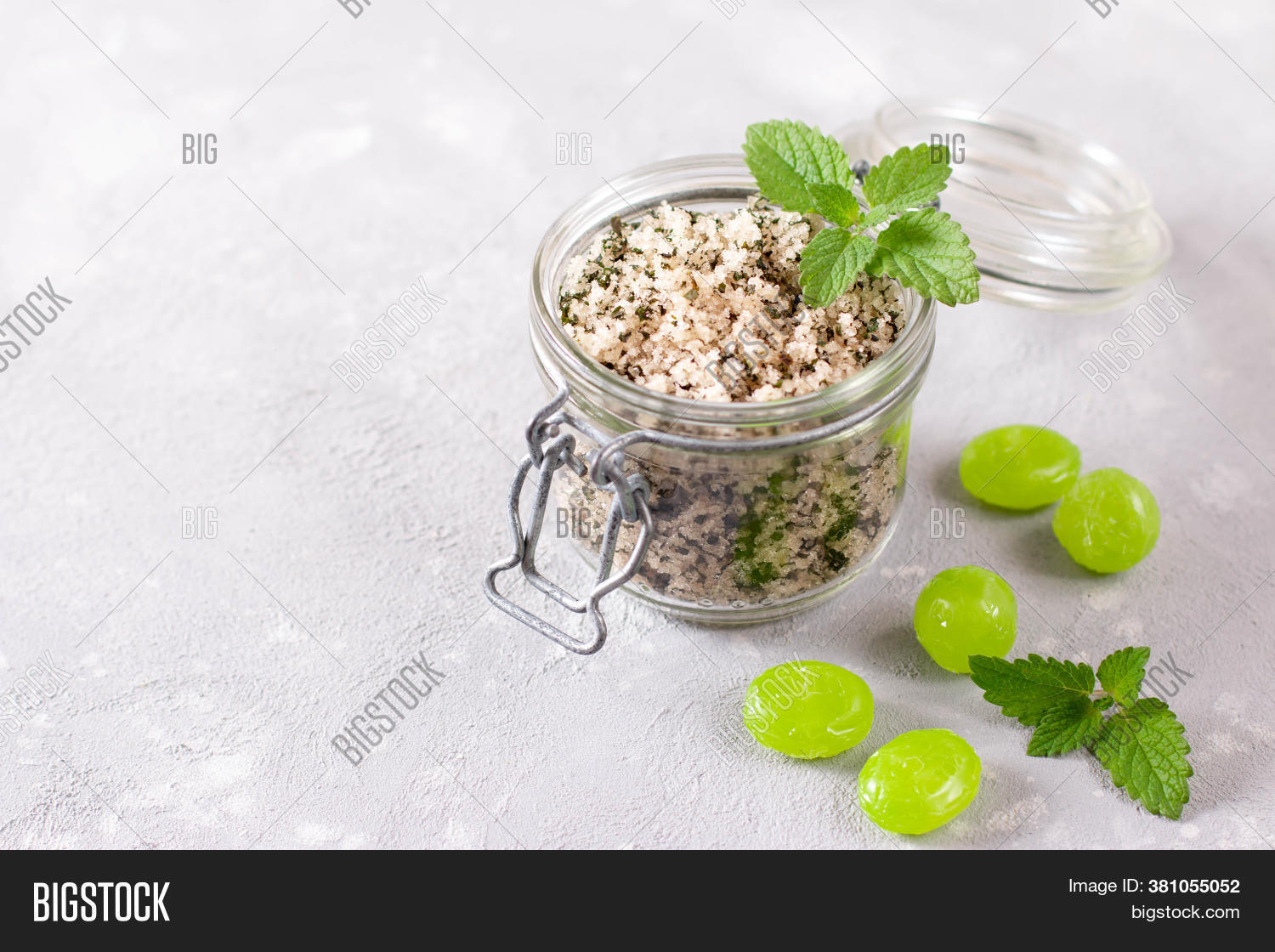 Mint Sugar Mint Leaves Image & Photo (Free Trial) | Bigstock