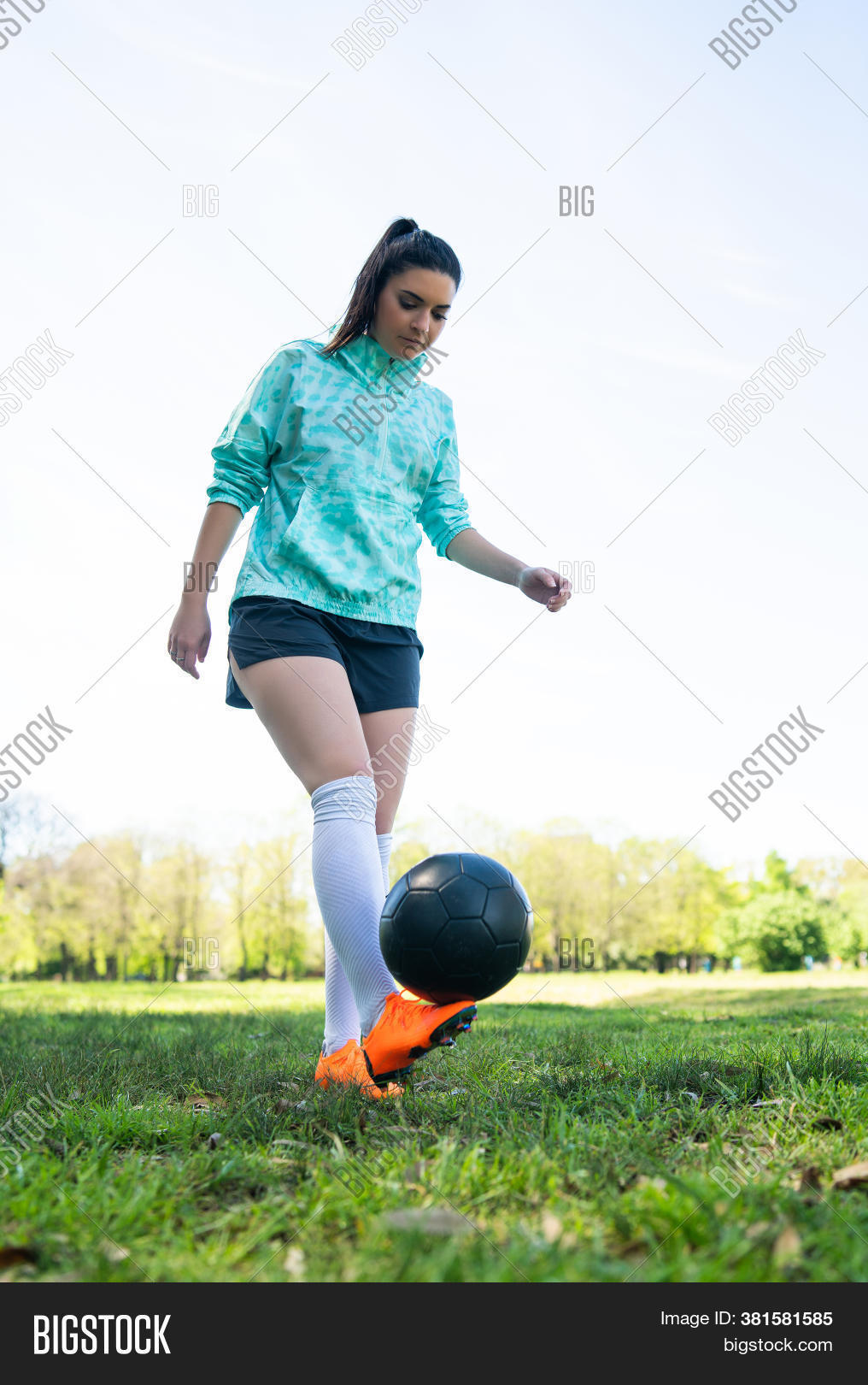 Young Woman Practicing Image & Photo (Free Trial) | Bigstock