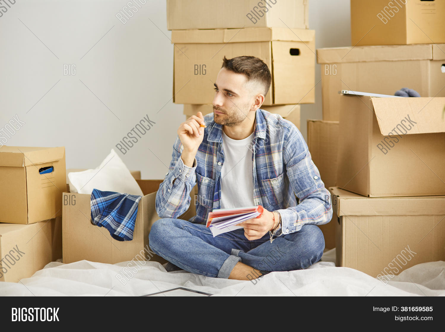 Handsome Man Boxes New Image & Photo (Free Trial) | Bigstock
