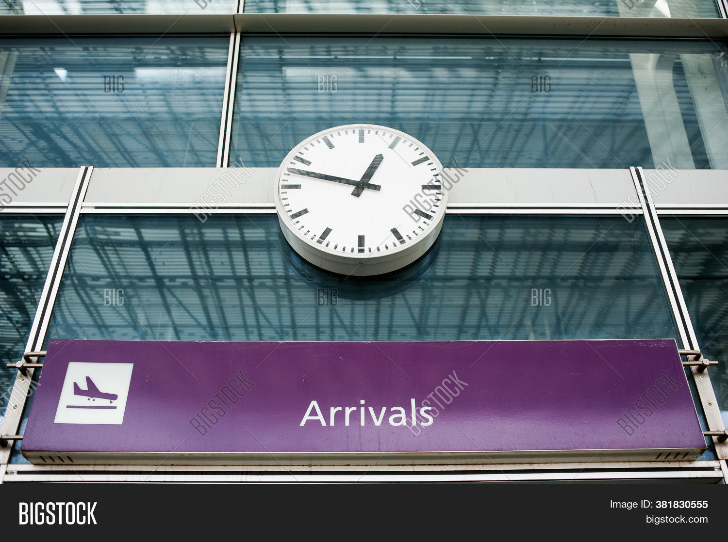 Arrival Aircraft Image & Photo (Free Trial) | Bigstock