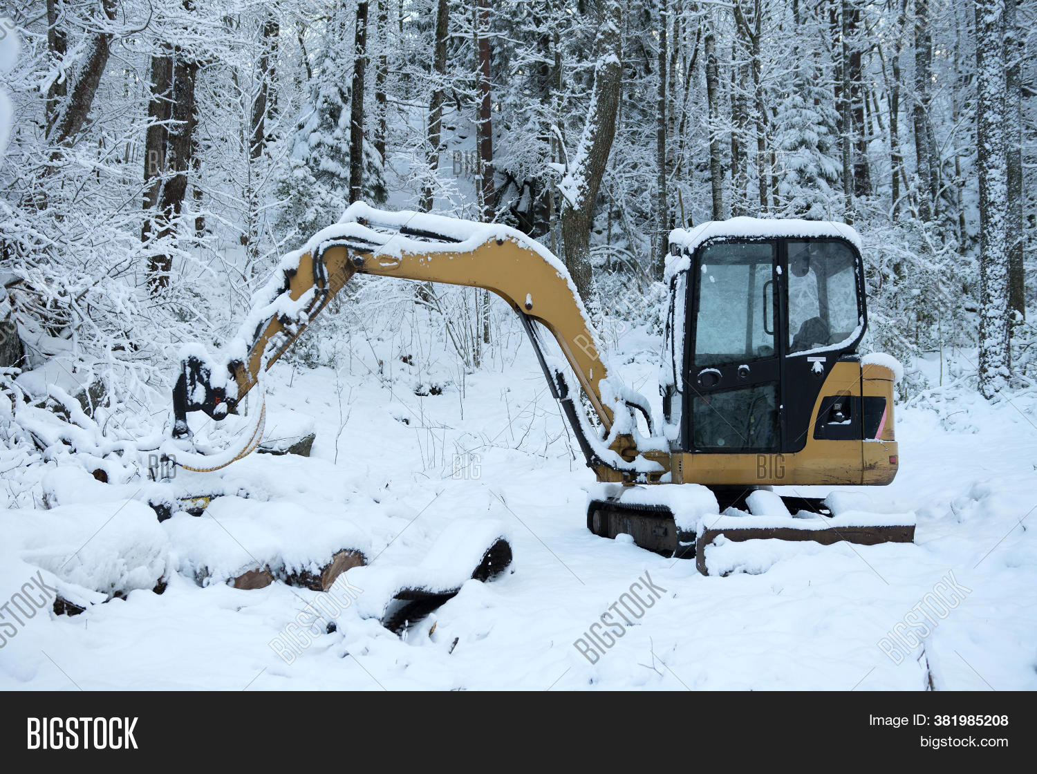 Excavator Removing Image & Photo (Free Trial) | Bigstock