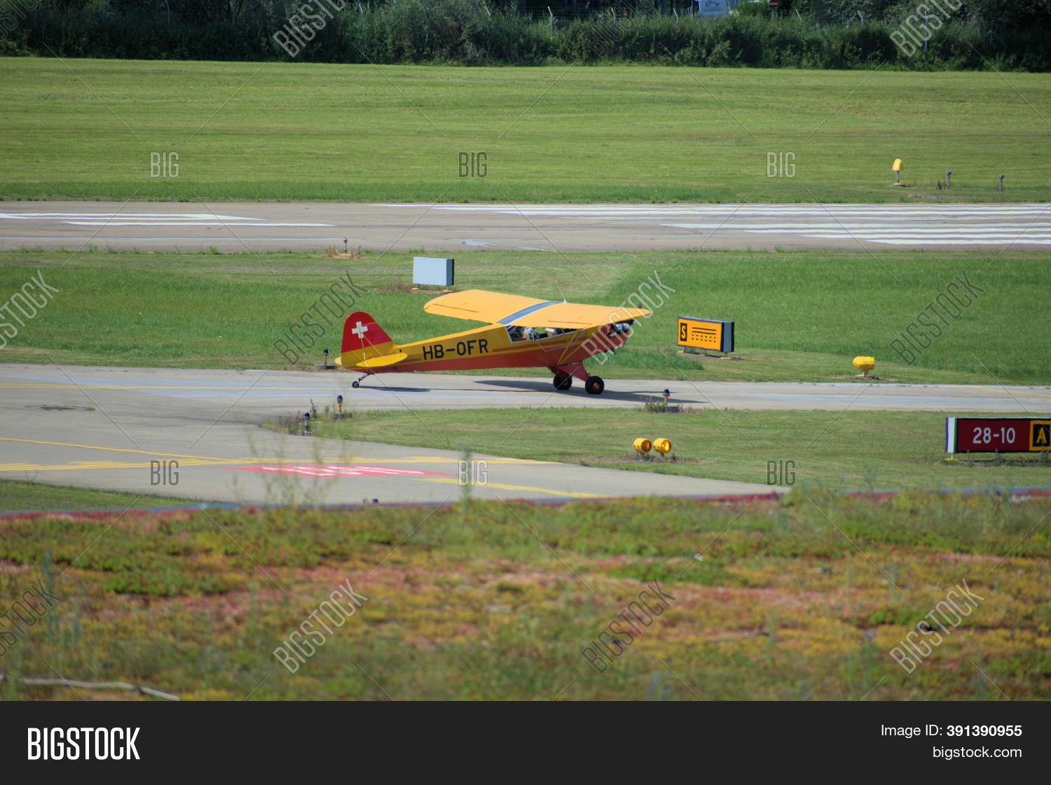 Piper L4 Nostalgic Image & Photo (Free Trial) | Bigstock