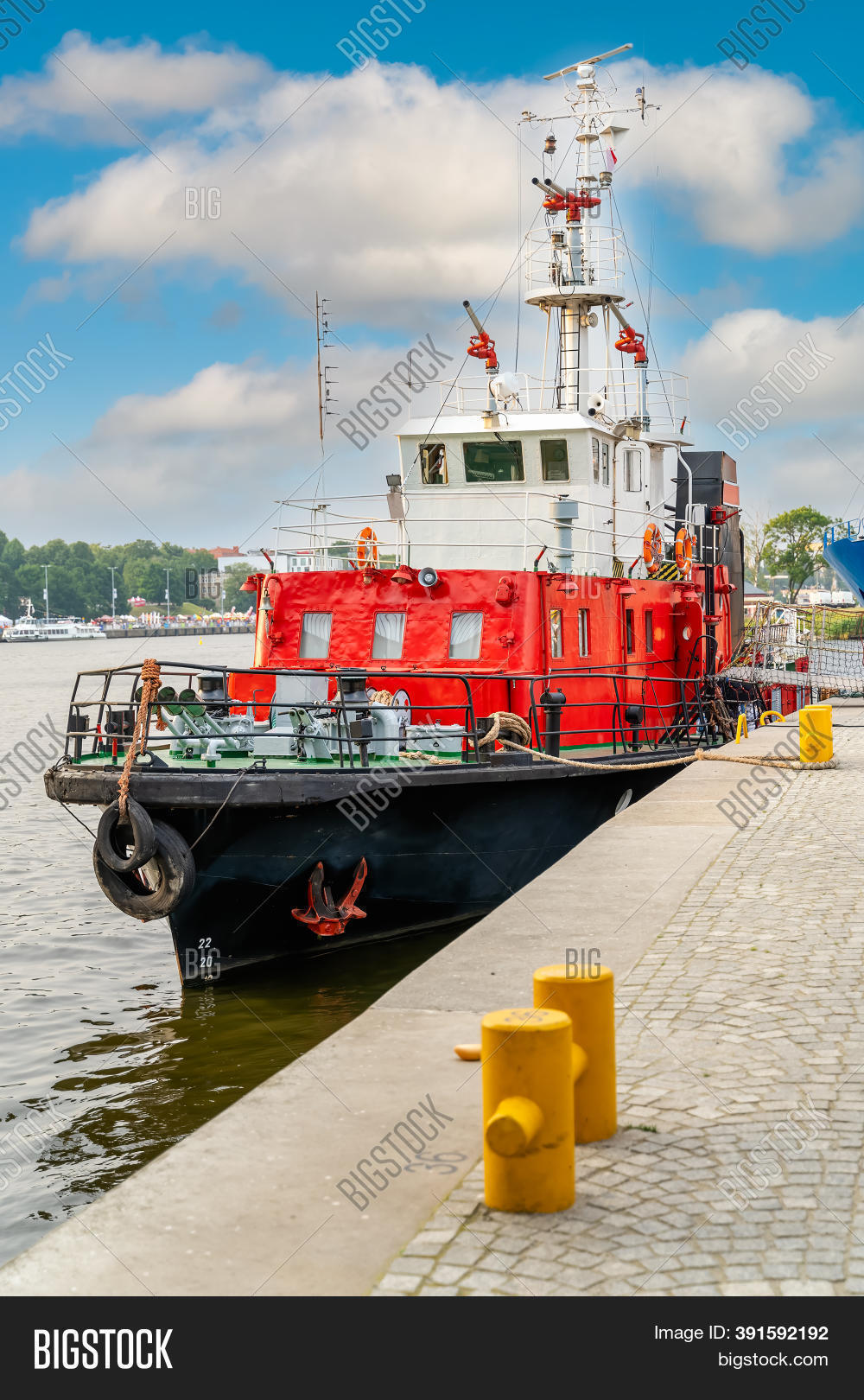 Fireboat Firefighter Image & Photo (Free Trial) | Bigstock