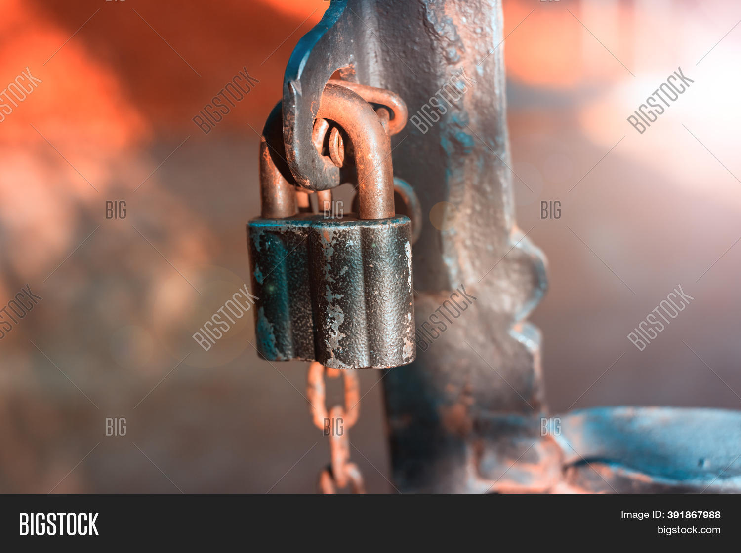Rusty Chain Lock On Image & Photo (Free Trial) | Bigstock