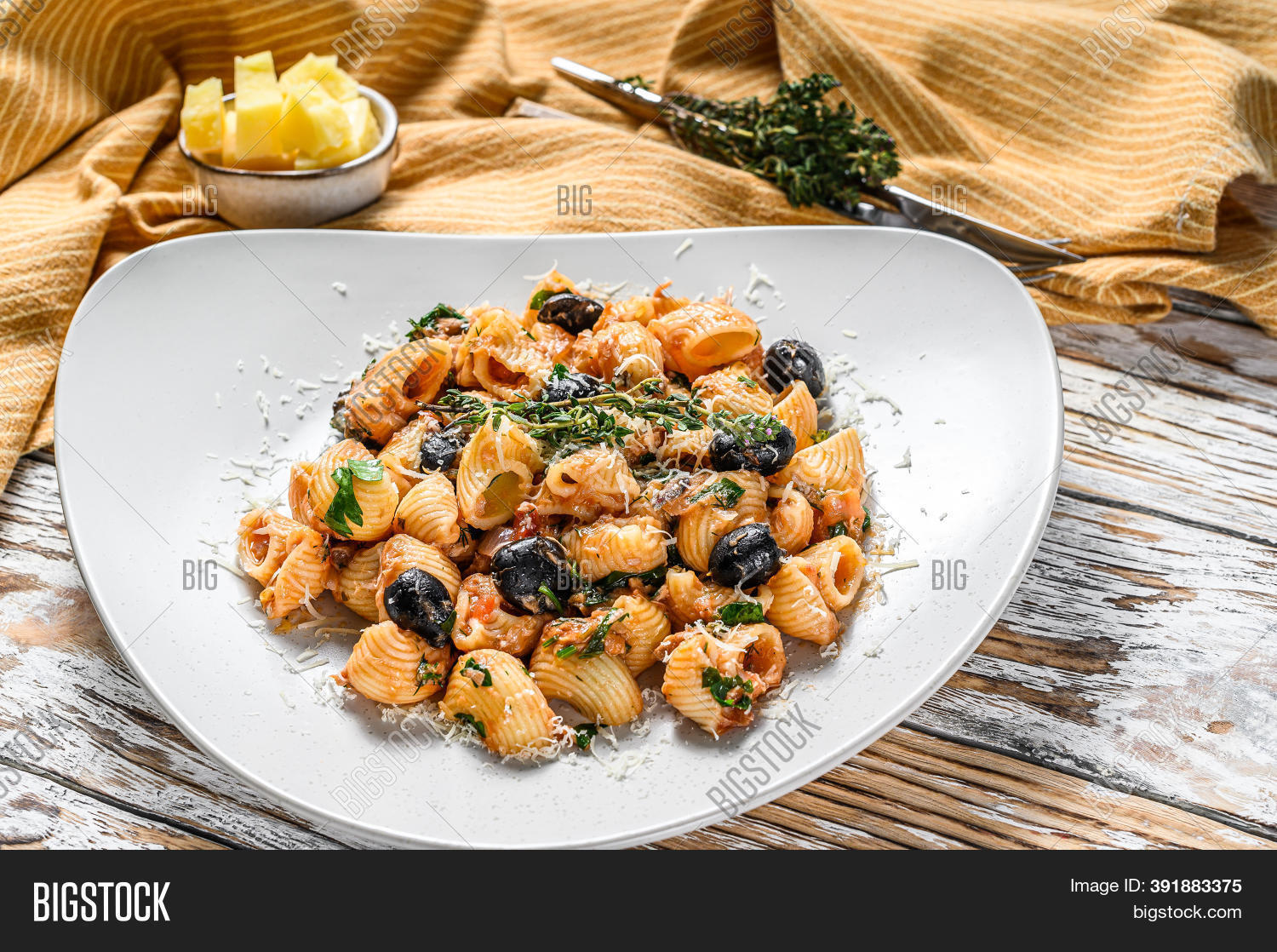 Conchiglie Rigate Image & Photo (Free Trial) | Bigstock