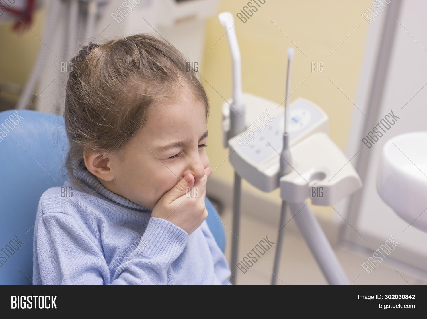 Little Girl Toothache Image & Photo (Free Trial) | Bigstock