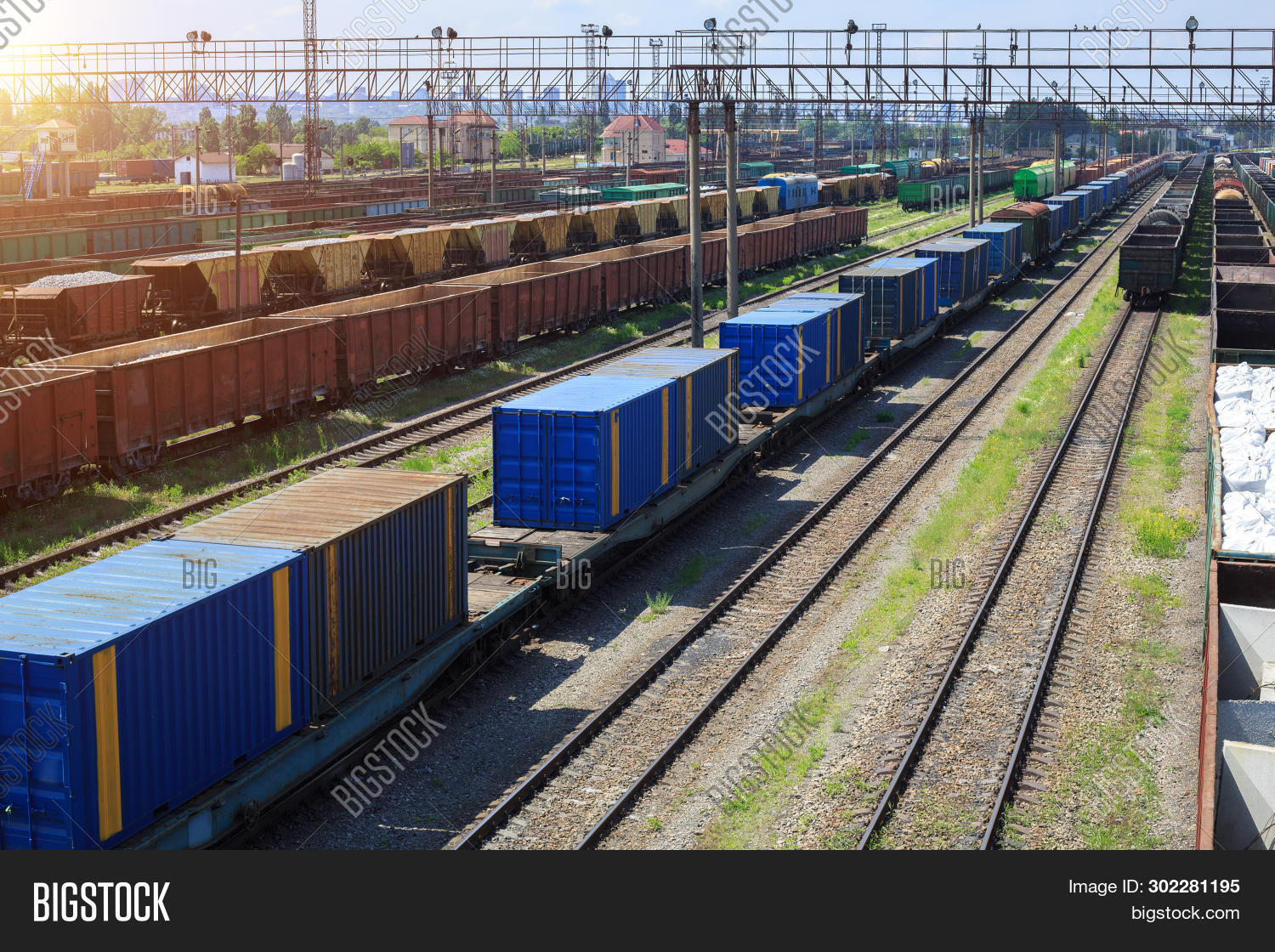 Imagen y foto Freight Trains On (prueba gratis) | Bigstock