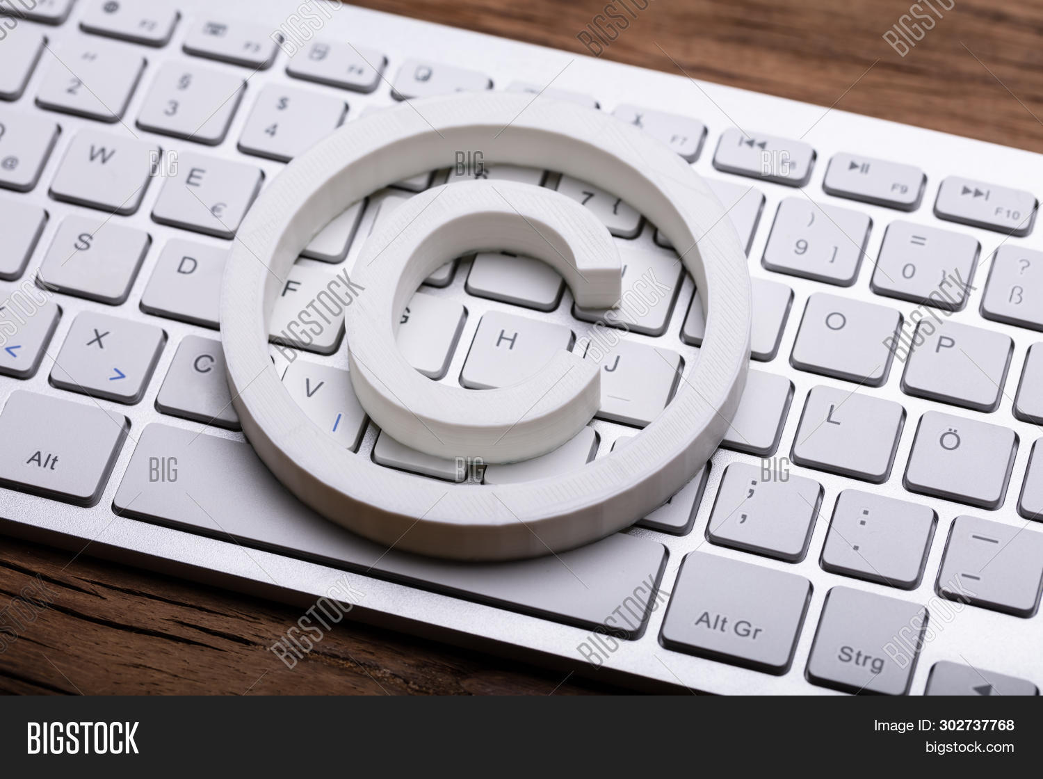 How do i get copyright symbol on keyboard - geniuslasopa