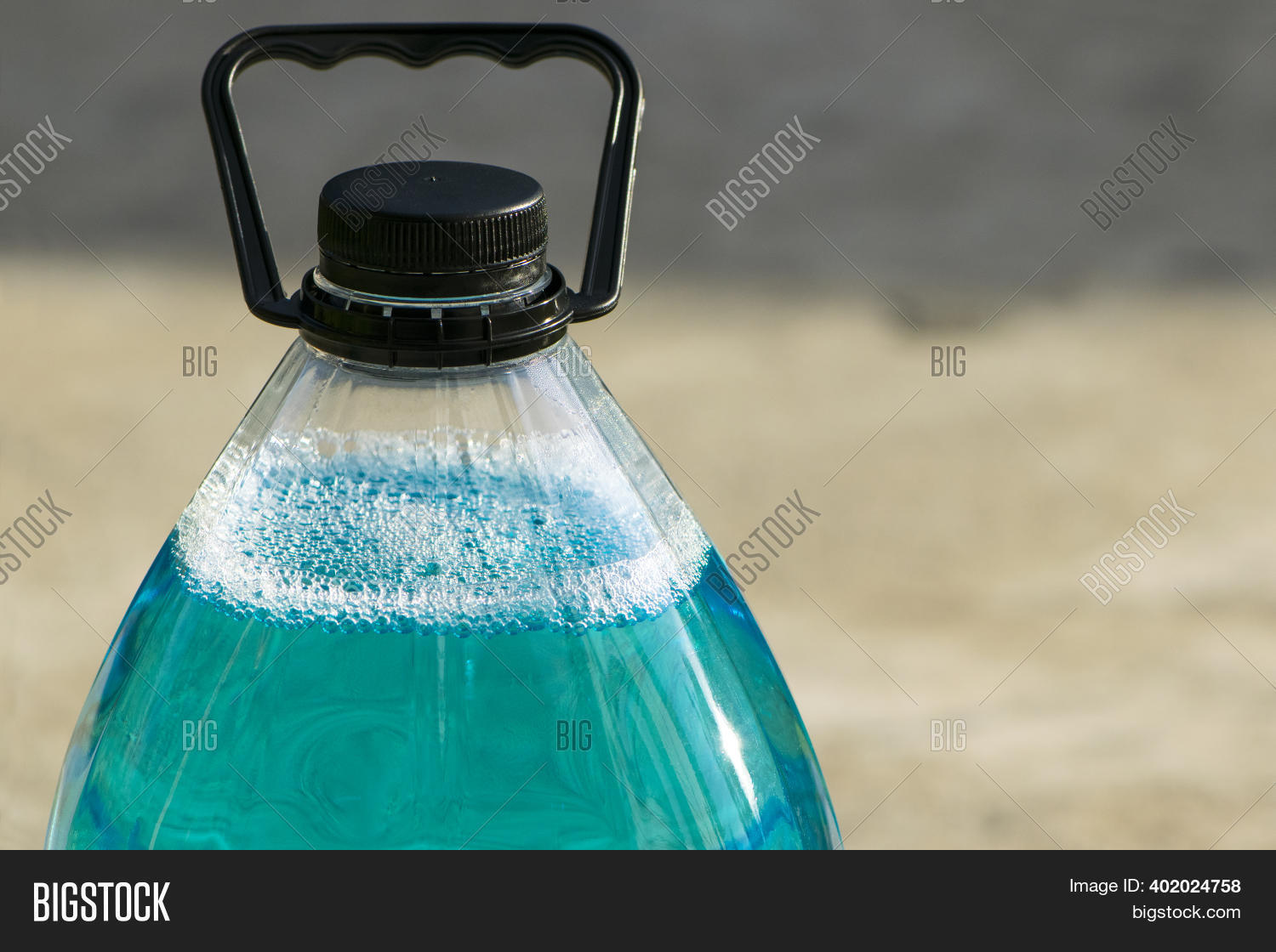 Imagen y foto Blue Liquid Bottle (prueba gratis) | Bigstock