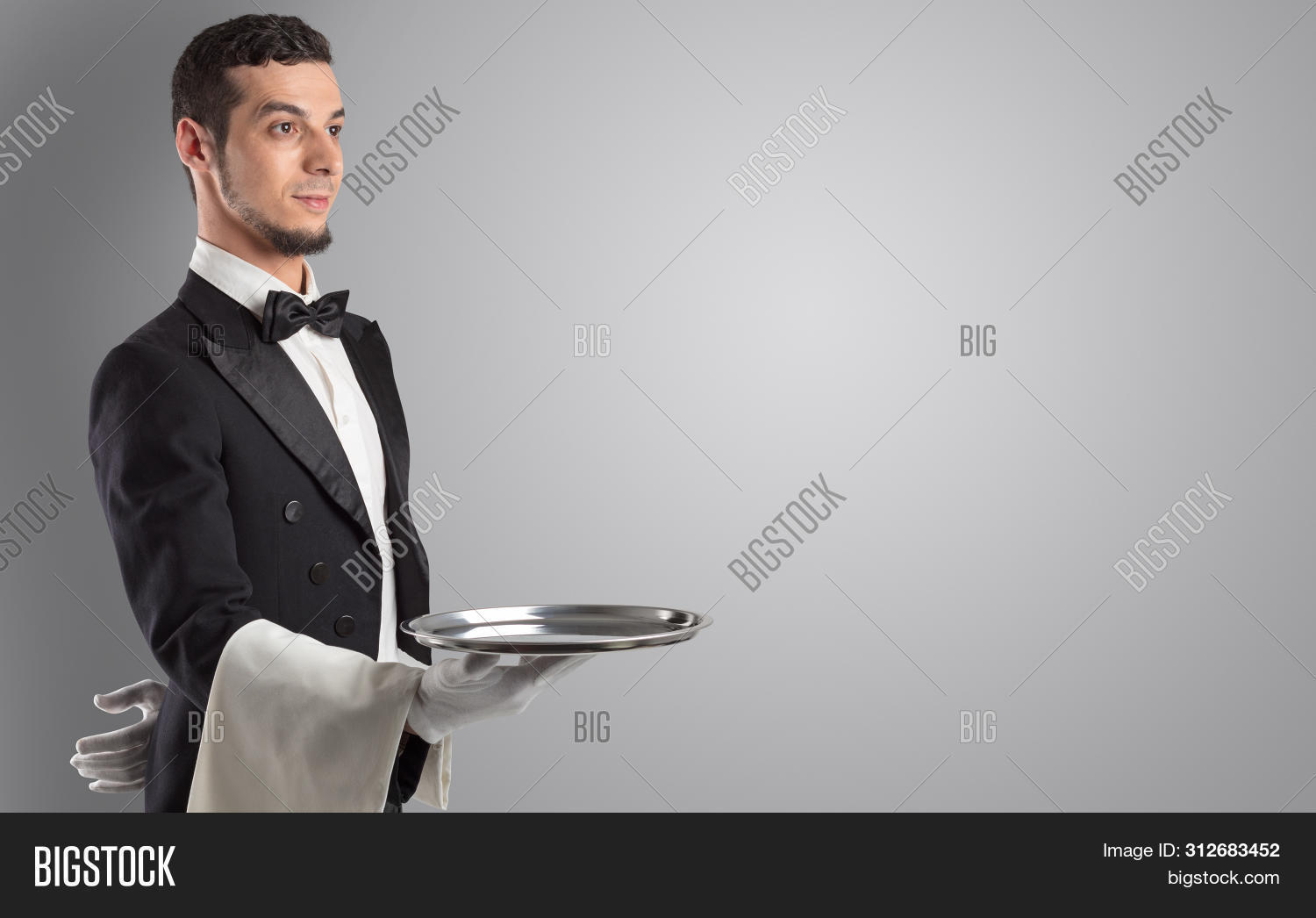 Imagen y foto Waiter Serving (prueba gratis) | Bigstock