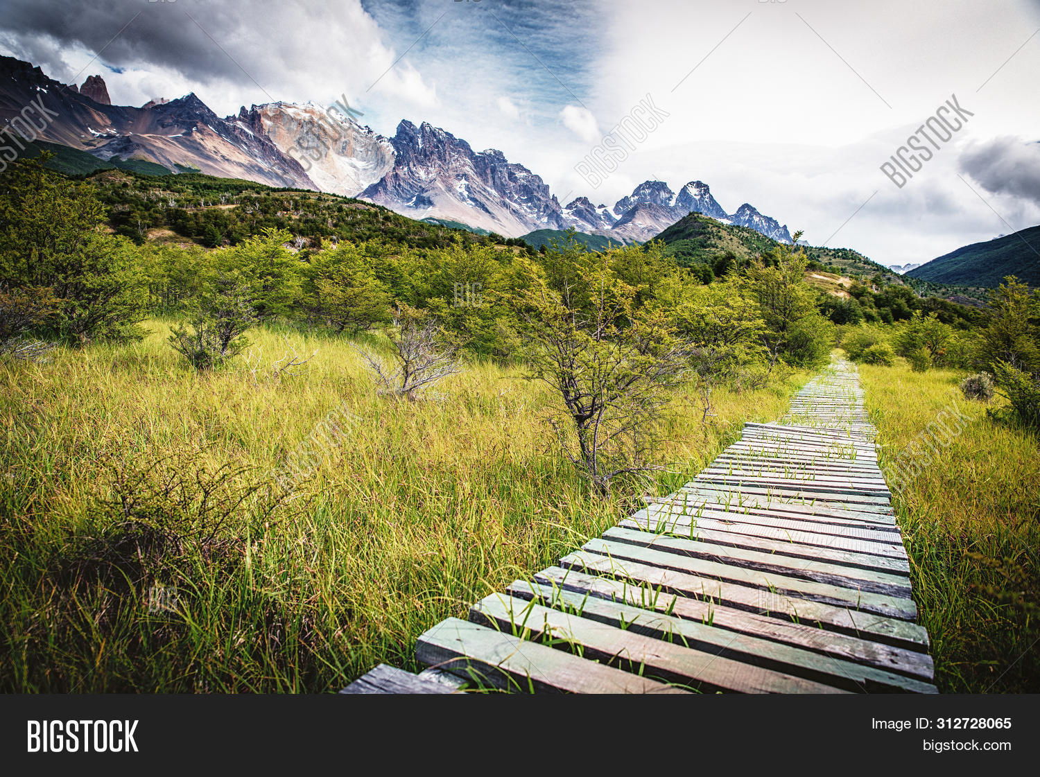 Part O-trek Between Image & Photo (Free Trial) | Bigstock