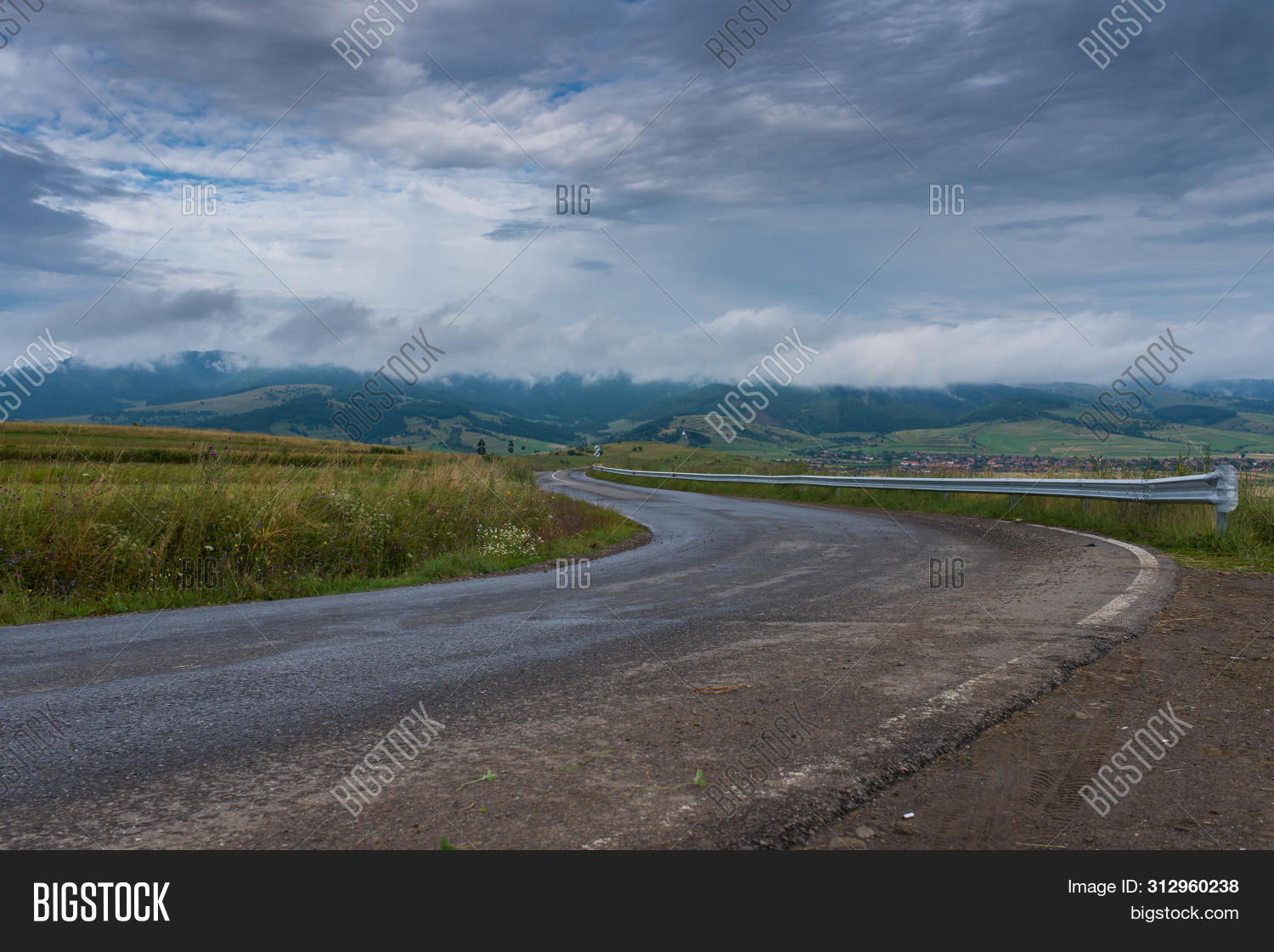 Empty, Curved Asphalt Image & Photo (Free Trial) | Bigstock