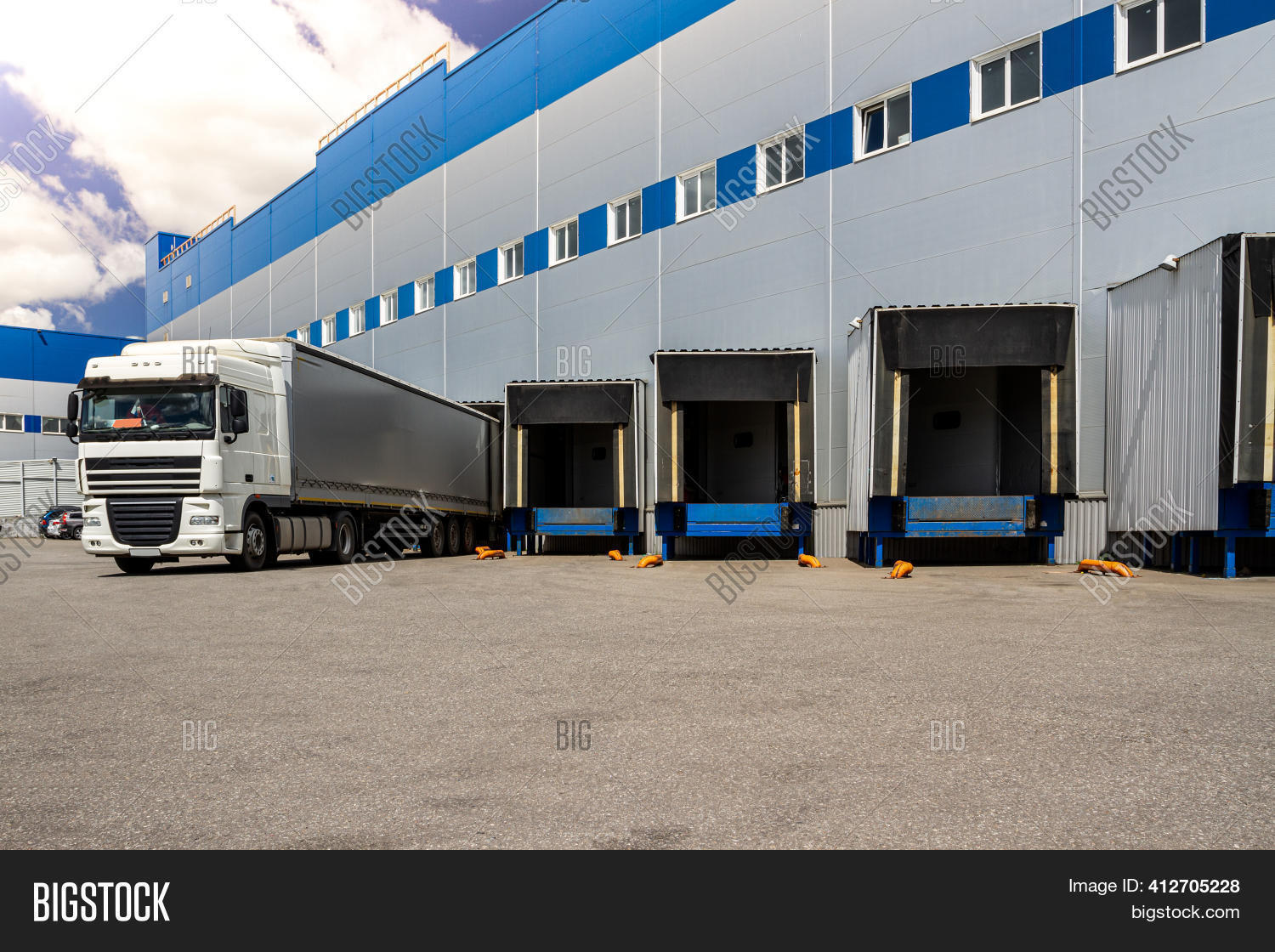 Truck While Loading Image & Photo (Free Trial) | Bigstock