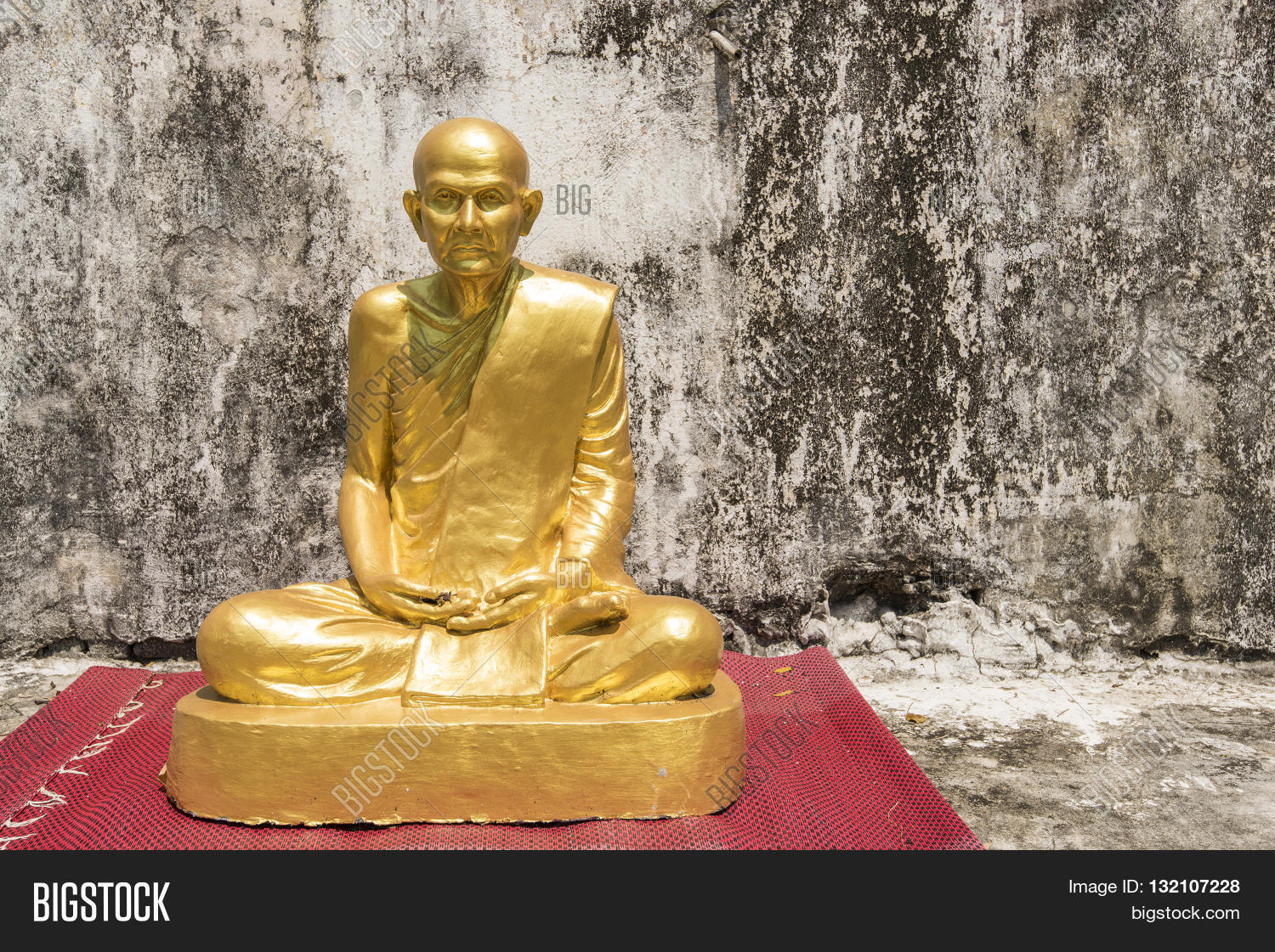Golden Buddhist Monk Image & Photo (Free Trial) | Bigstock
