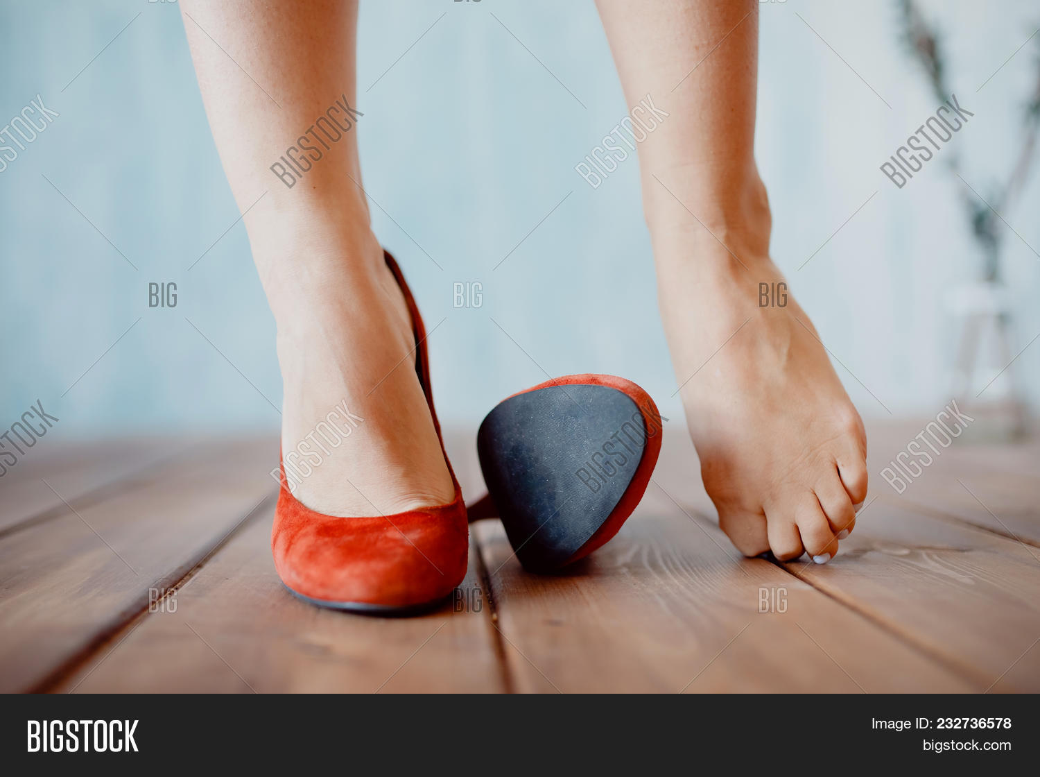 Woman Injured Foot Image & Photo (Free Trial) | Bigstock