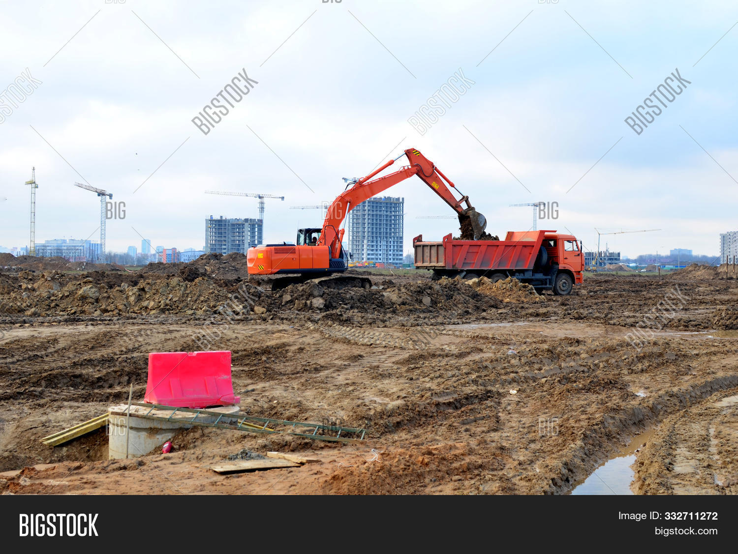 Excavator Load Sand Image & Photo (Free Trial) | Bigstock