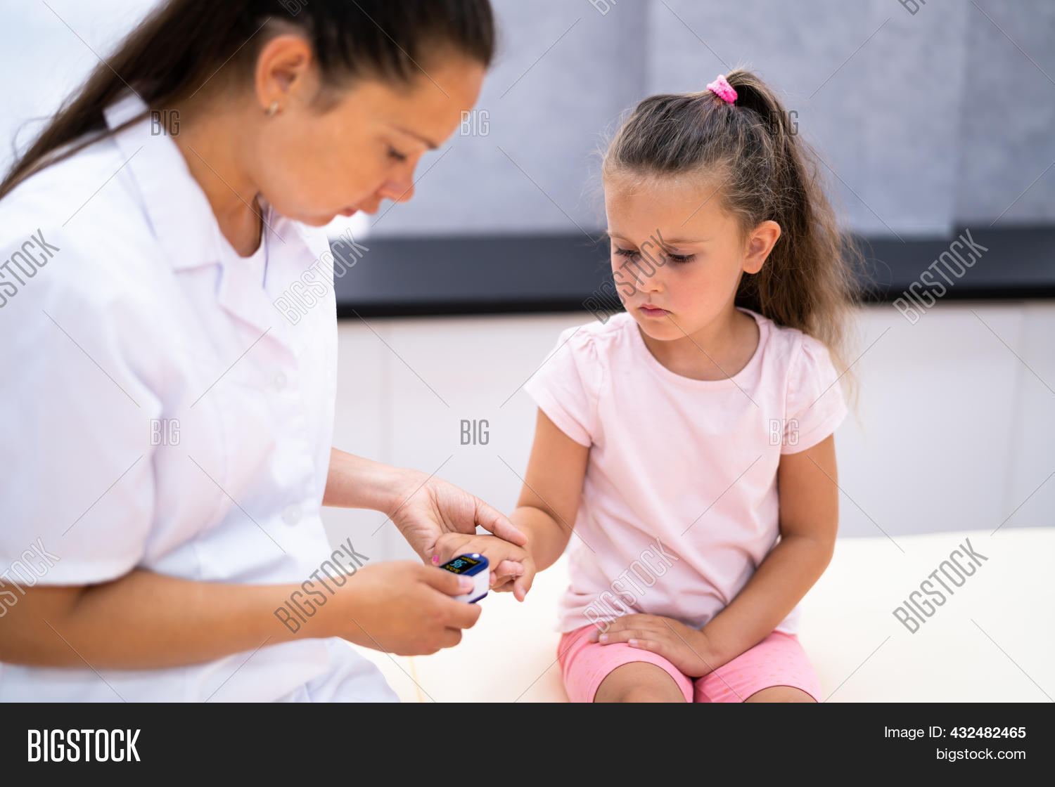 Doctor Checking Child Image & Photo (Free Trial) | Bigstock