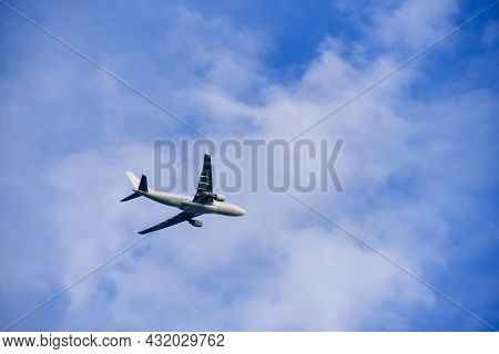 Passenger Plane Flying Image & Photo (Free Trial) | Bigstock