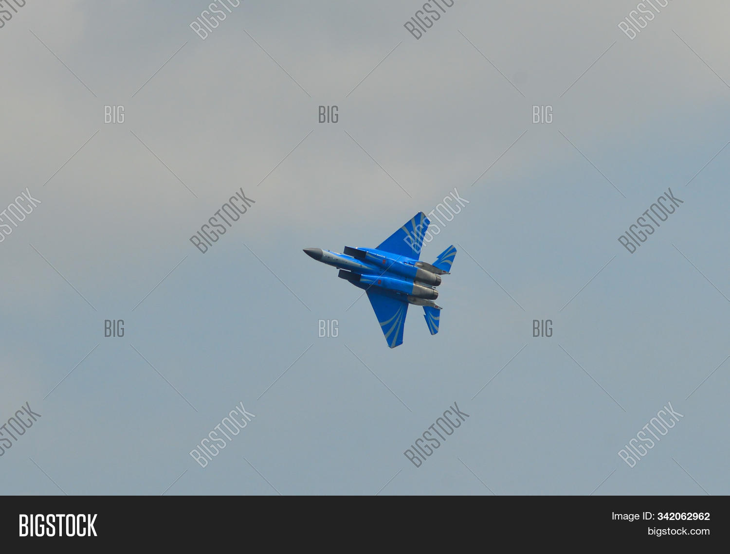 Fighter Jet Flying On Image & Photo (Free Trial) | Bigstock
