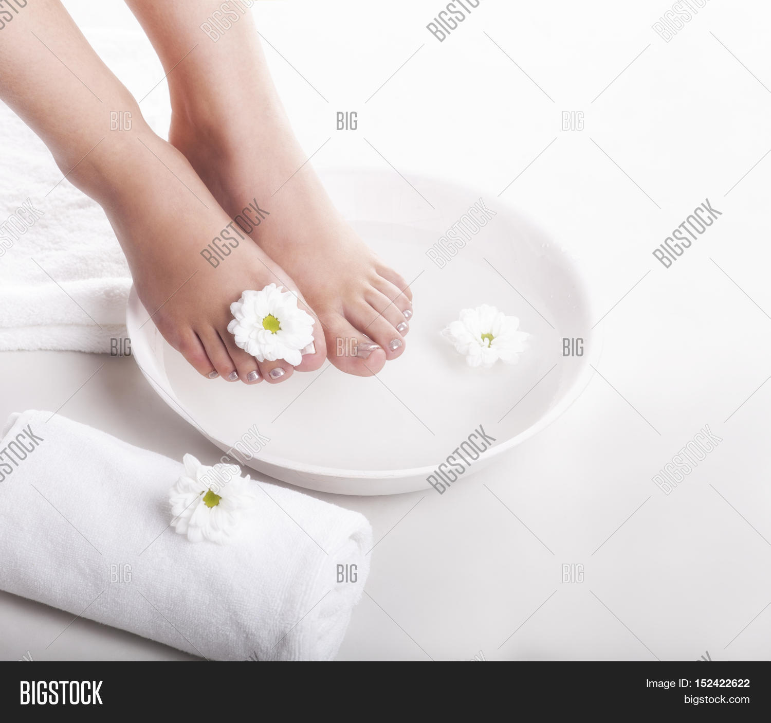 Foot Spa On White Image & Photo (Free Trial) | Bigstock