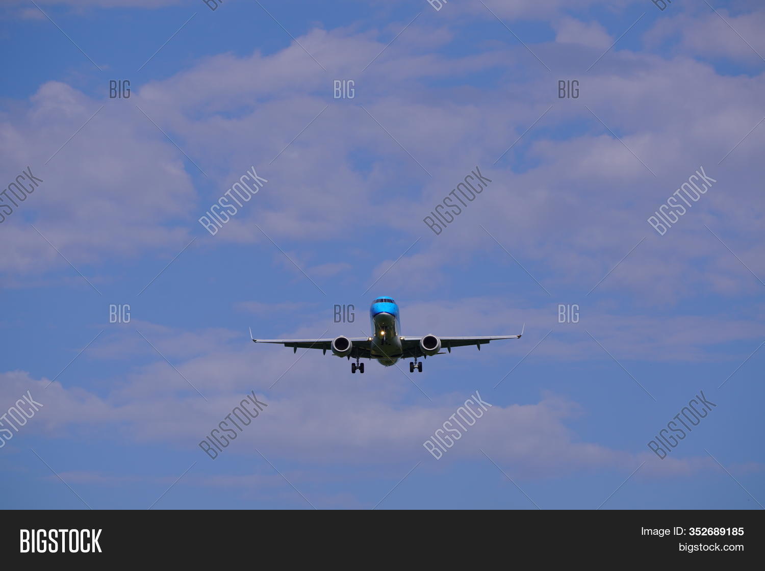 Aircraft Landing, Air Image & Photo (Free Trial) | Bigstock