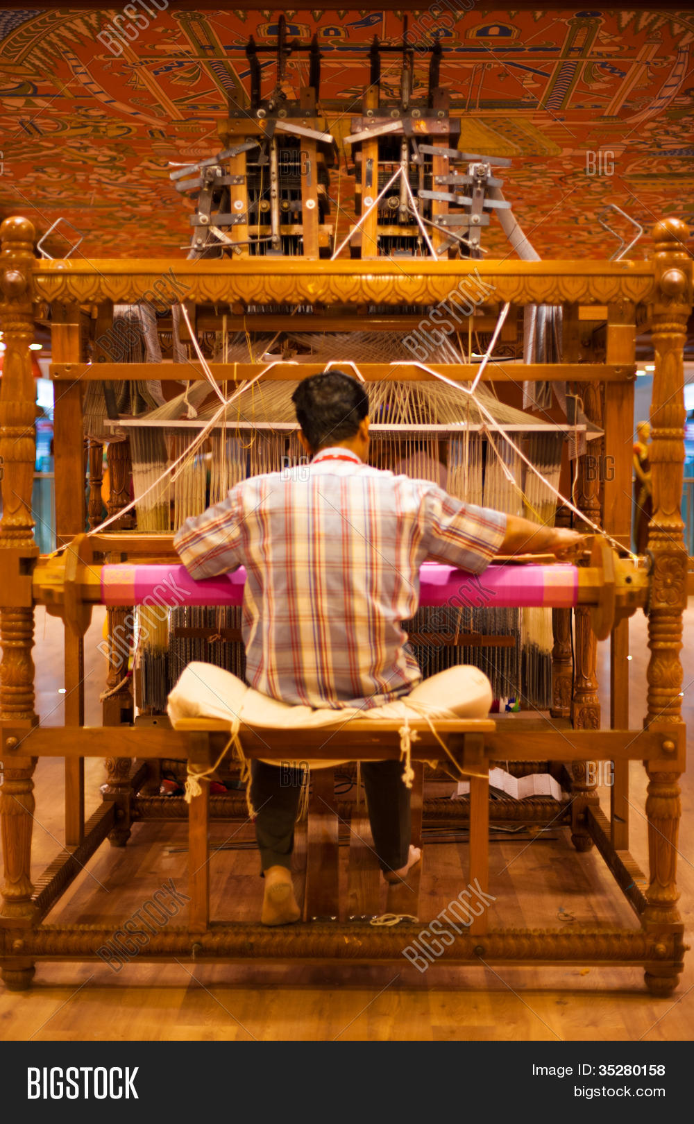 Weaver Using Hand Loom Image & Photo (Free Trial) | Bigstock