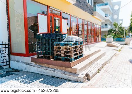 Empty Pallets Outside Image & Photo (Free Trial) | Bigstock