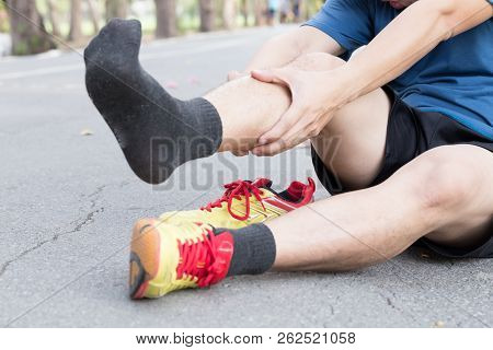 Shin Bone Injury Image & Photo (Free Trial) | Bigstock