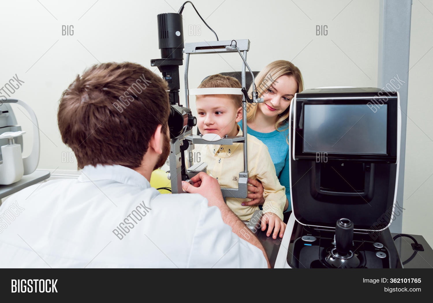 Slit Lamp Examination Image & Photo (Free Trial) | Bigstock