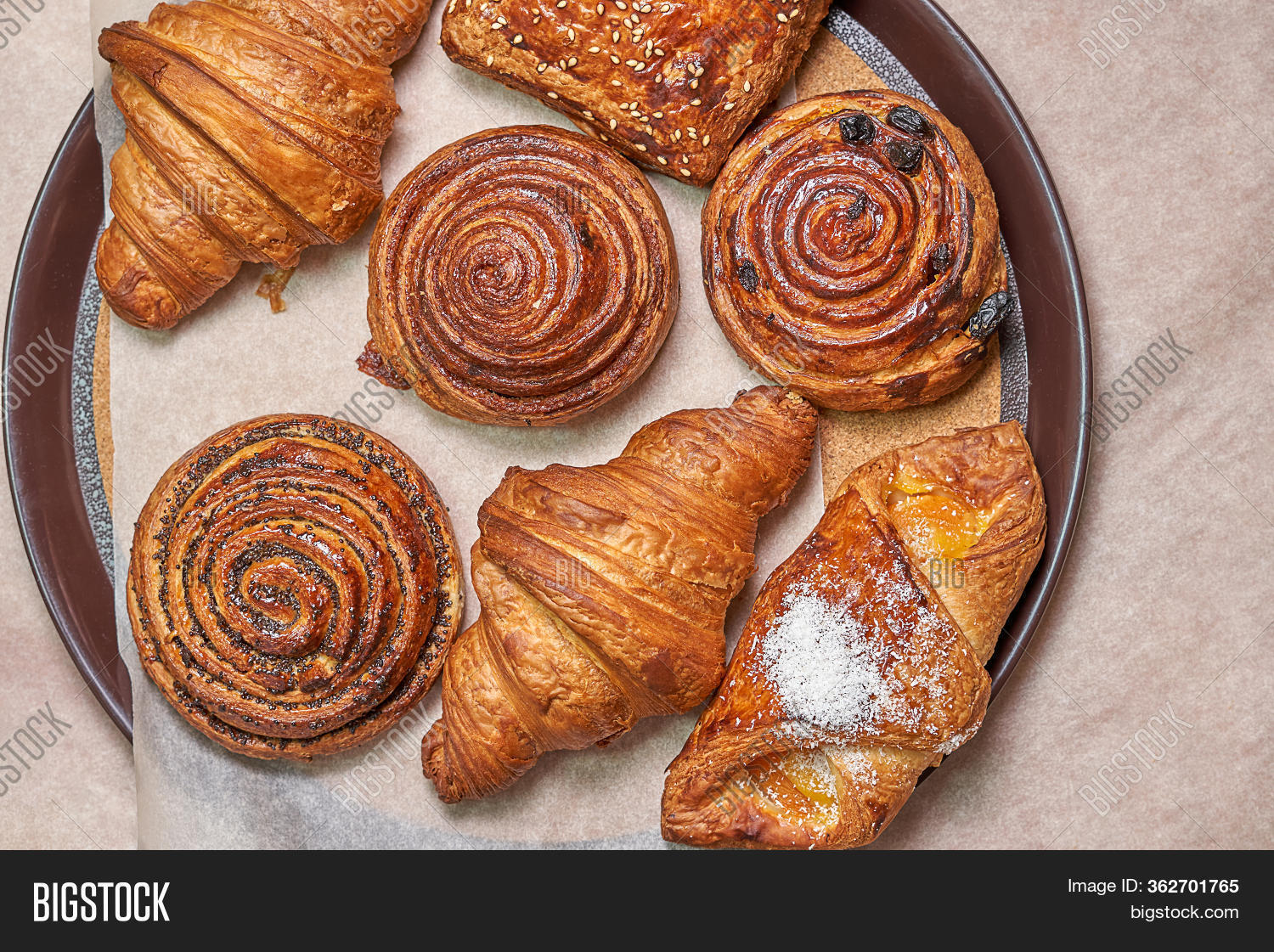 Flat Round Plate Image & Photo (Free Trial) | Bigstock