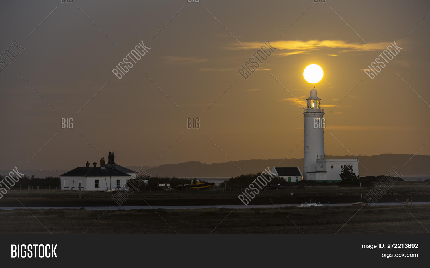Hurst Point Lighthouse Image & Photo (Free Trial) | Bigstock