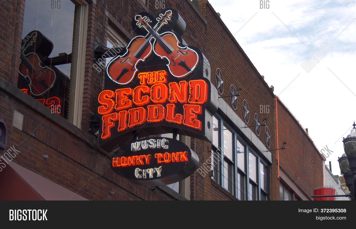Second Fiddle Bar Image & Photo (Free Trial) | Bigstock