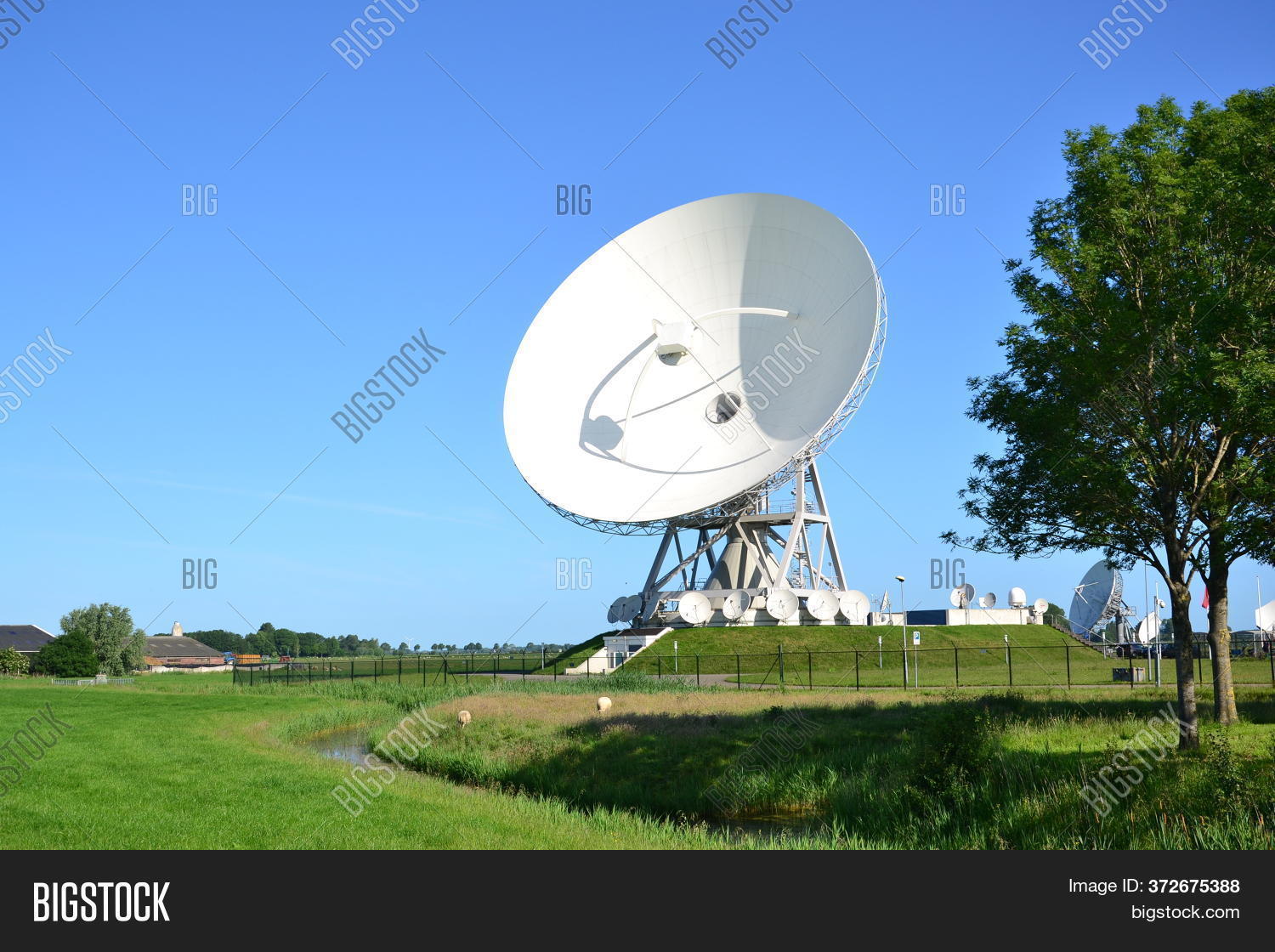Large Dish Receivers Image & Photo (Free Trial) | Bigstock
