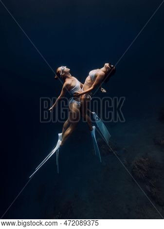 Freedivers Girls Image & Photo (Free Trial) | Bigstock