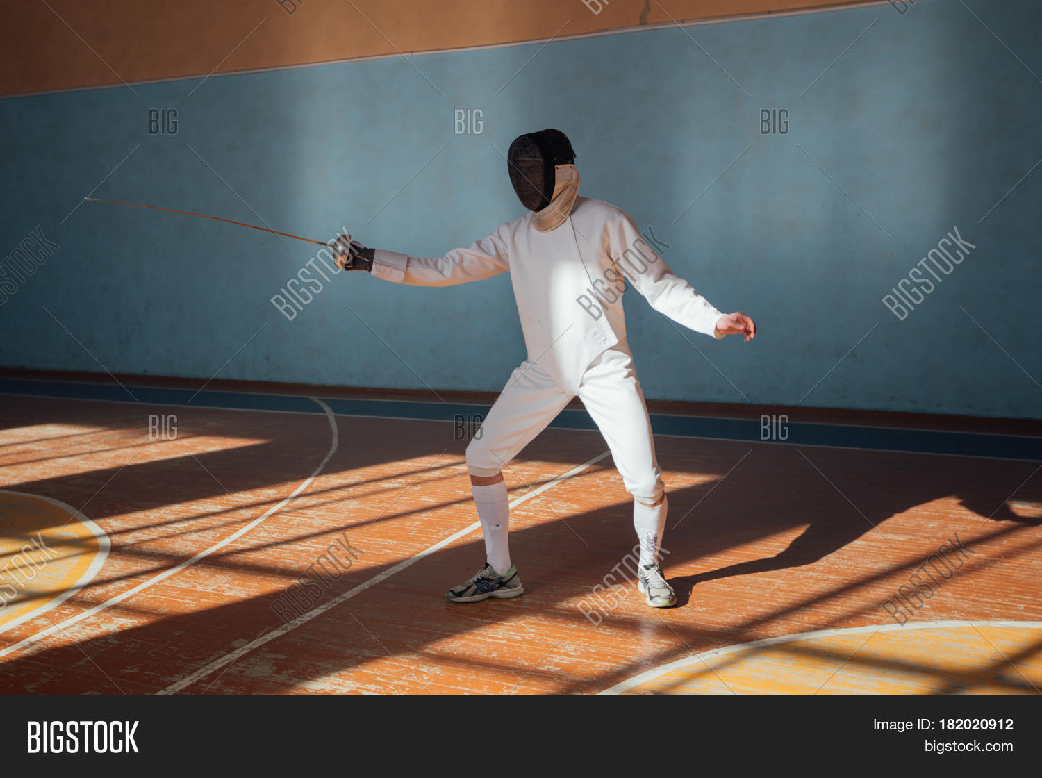Fencer Prepares Image & Photo (Free Trial) | Bigstock
