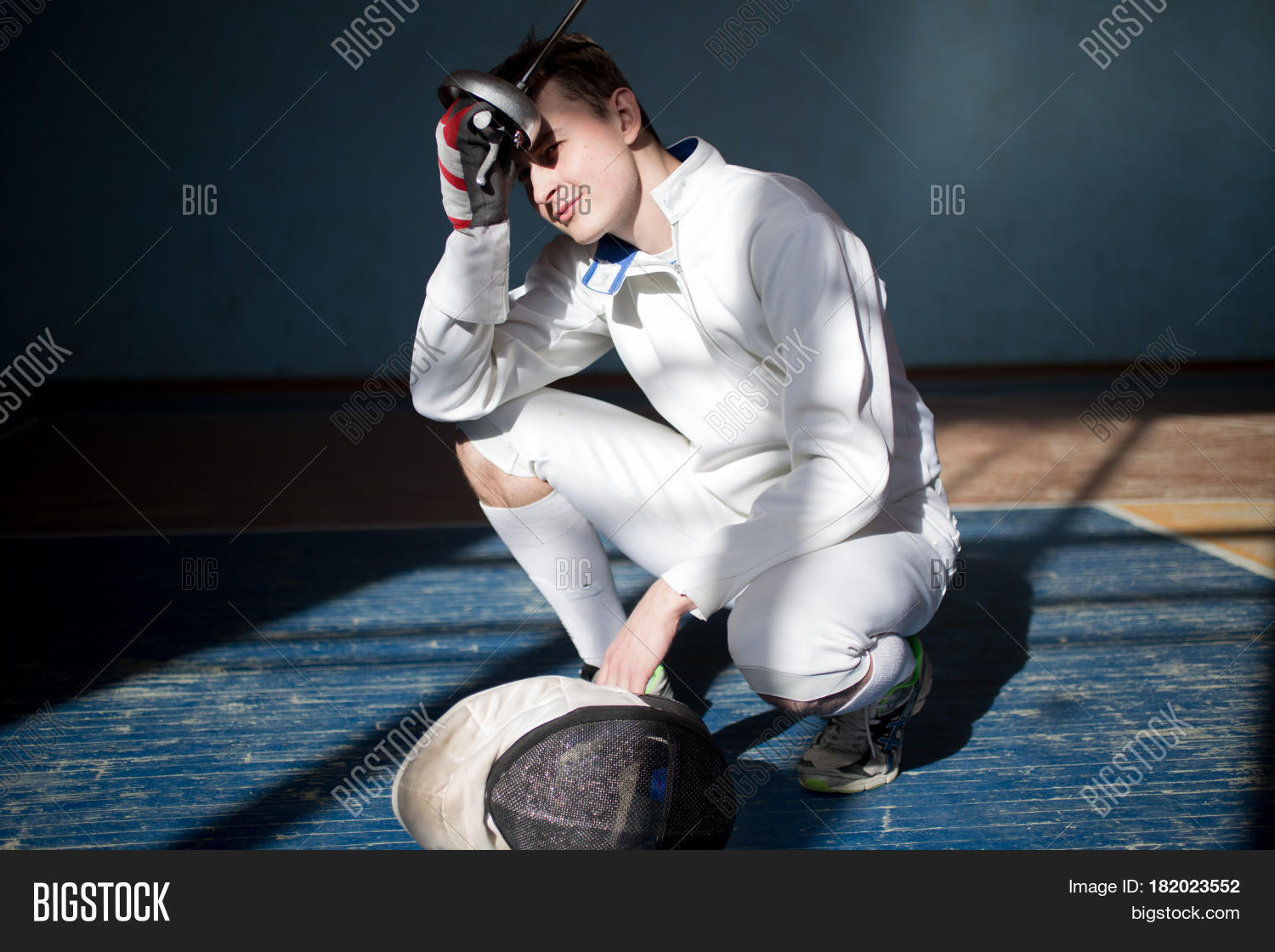 Fencer Prepares Image & Photo (Free Trial) | Bigstock