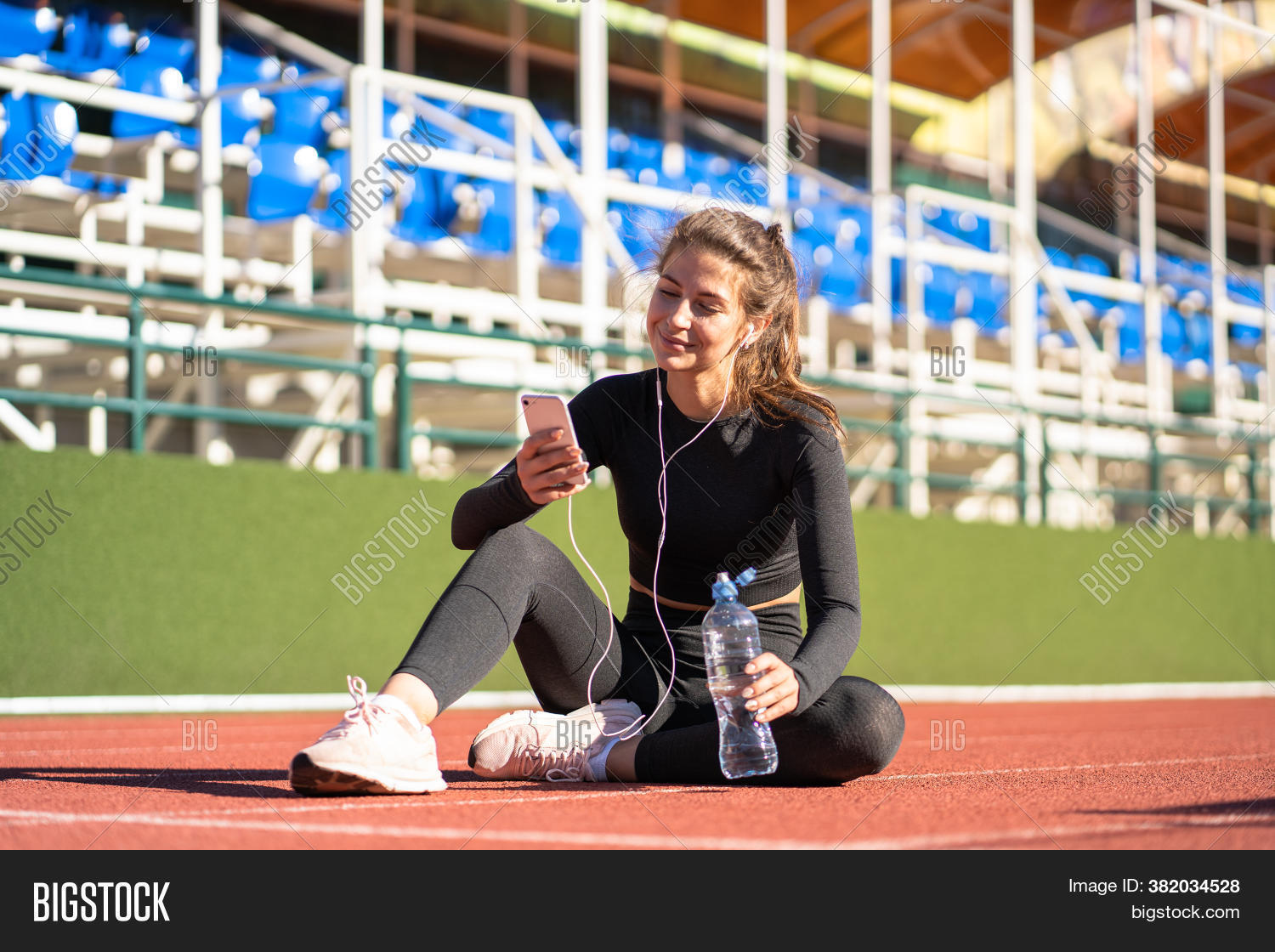 Fit Woman Sportswear Image & Photo (Free Trial) | Bigstock