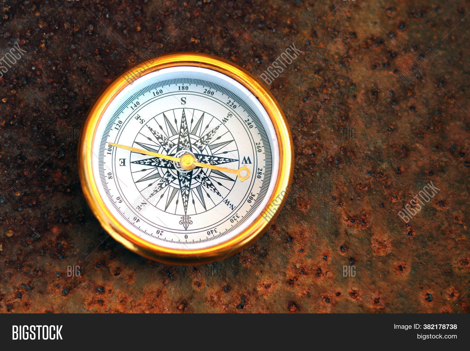 Round Compass On Rusty Image & Photo (Free Trial) | Bigstock