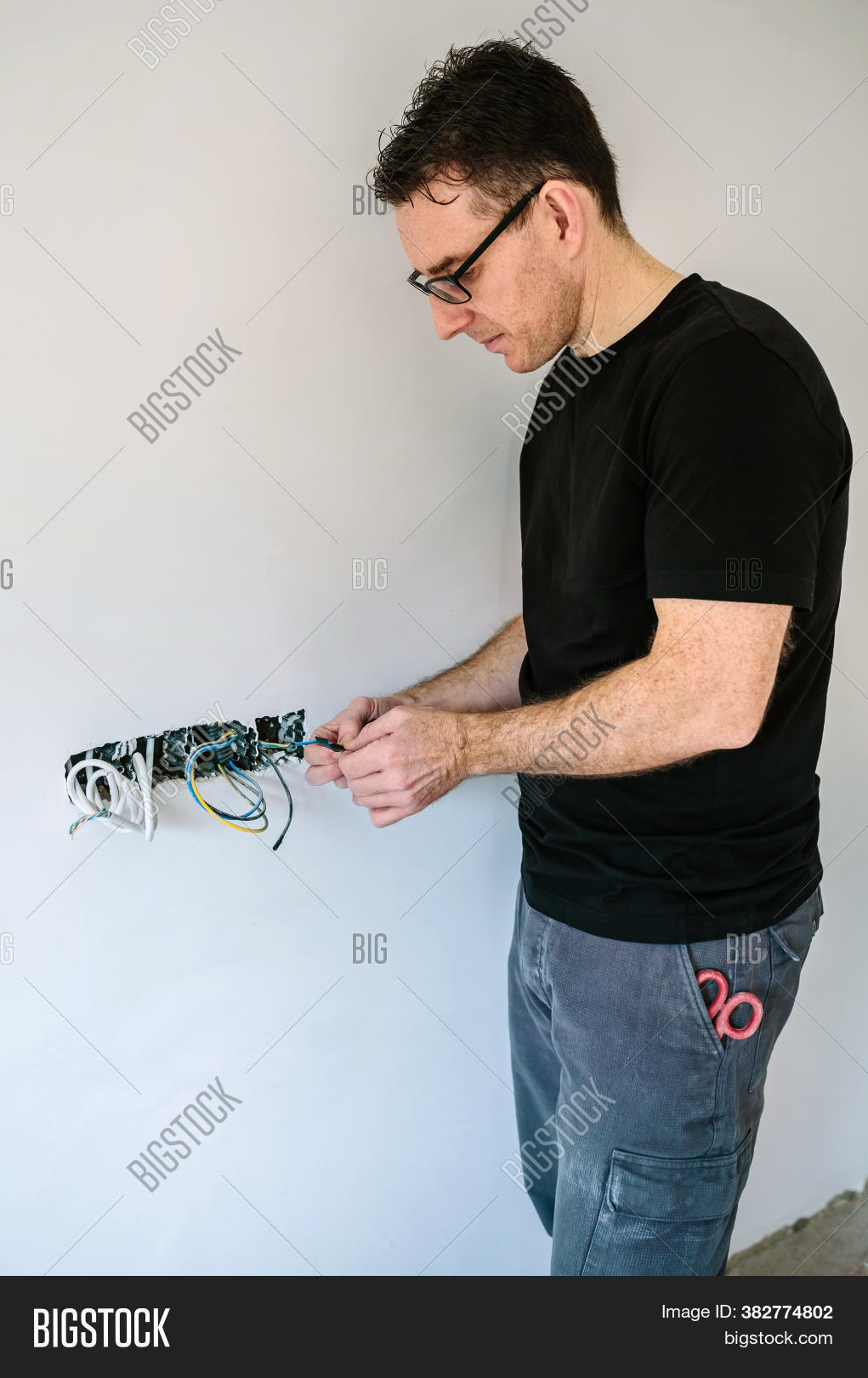 Male Electrician Image & Photo (Free Trial) | Bigstock