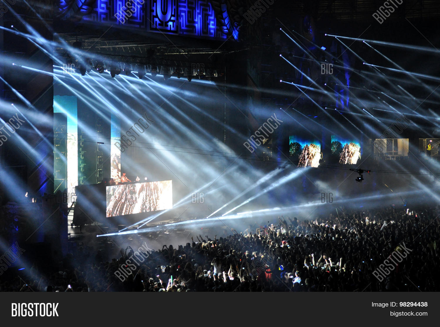 Crowd People Stadium Image & Photo (Free Trial) | Bigstock