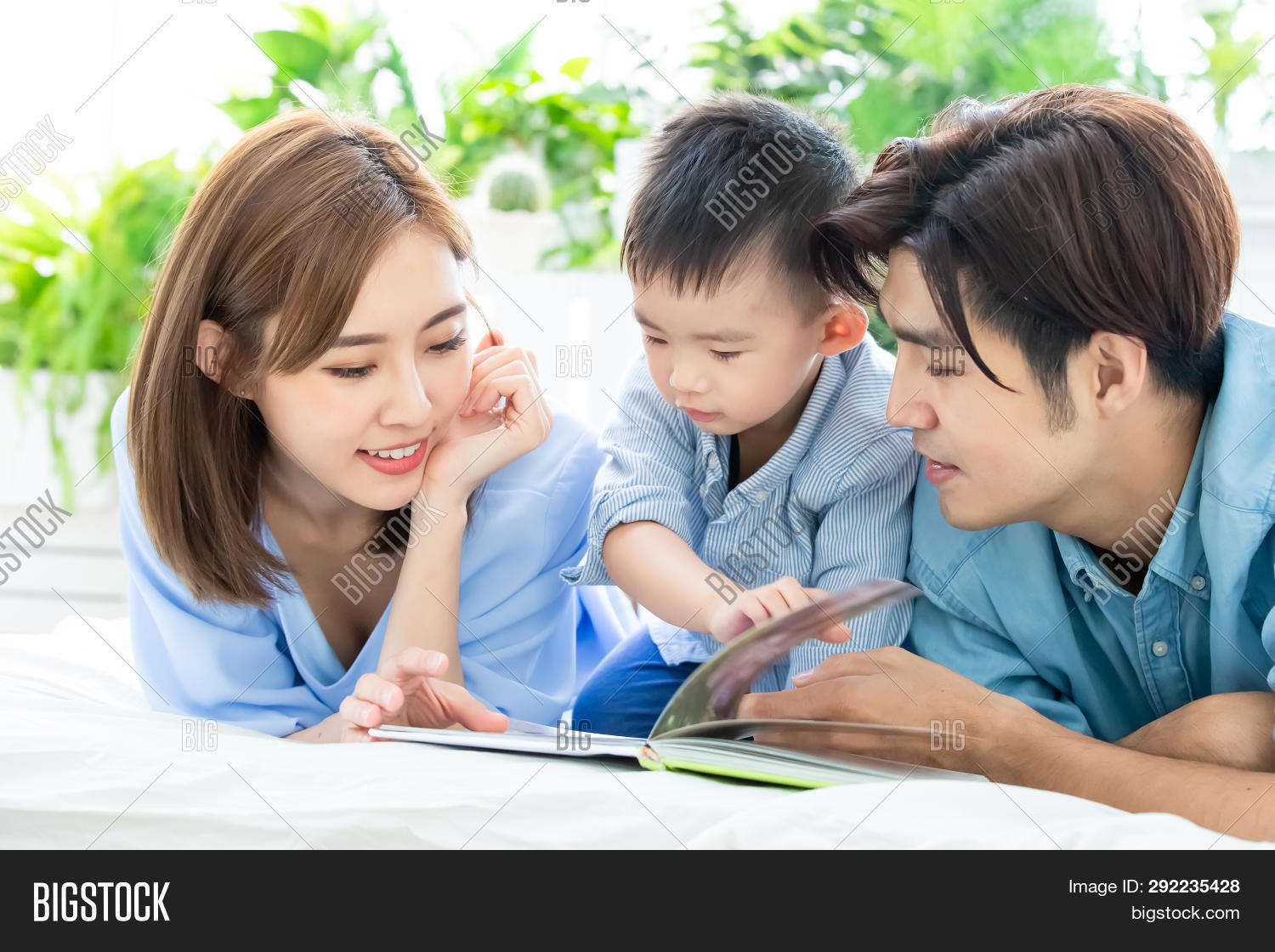 Imagen y foto Happiness Asian (prueba gratis) | Bigstock